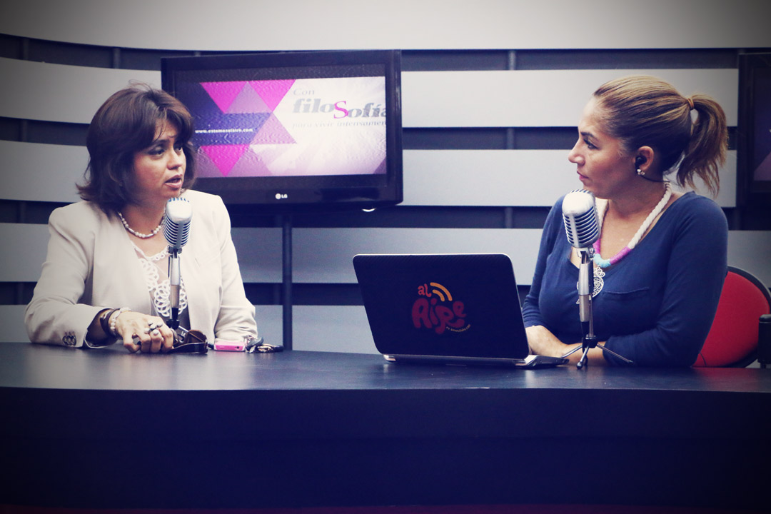 Cómo saber si él o ella fingen amor | Con filo-Sofía | Estamos Al Aire